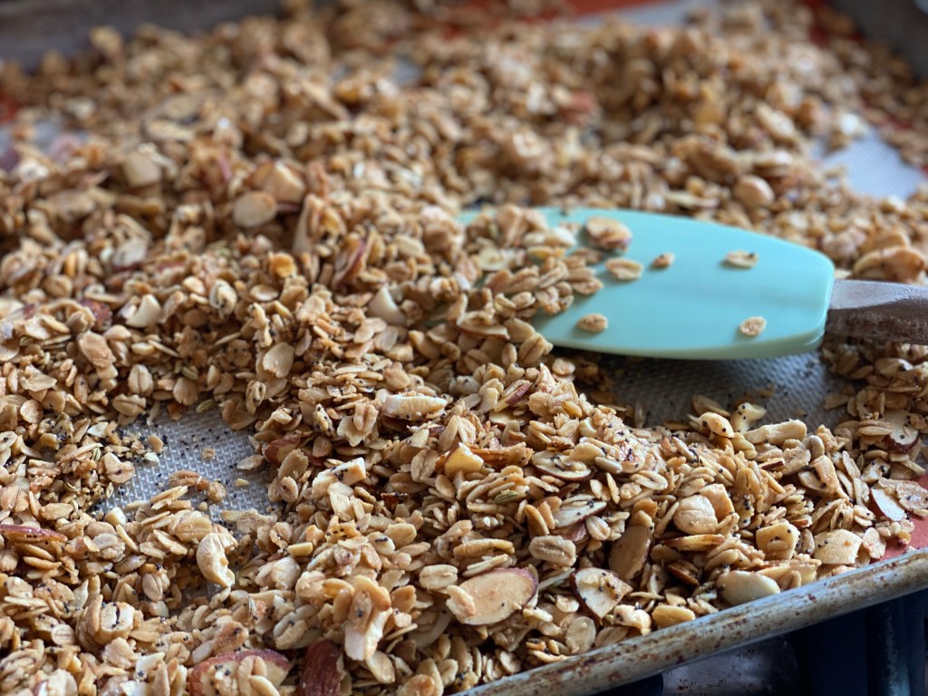 GINGER + FENNEL SPICED GRANOLA – LIKE BUTTER PLAYED TOAST